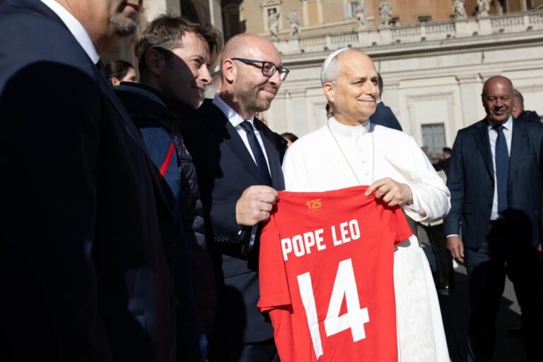Pope Leo XIV: “Life Is Played as a Team” — A Football Lesson on the Eve ...