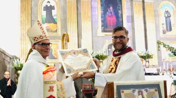 Pope Francis Blesses the Highest Leader of the Maronite Catholics in ...